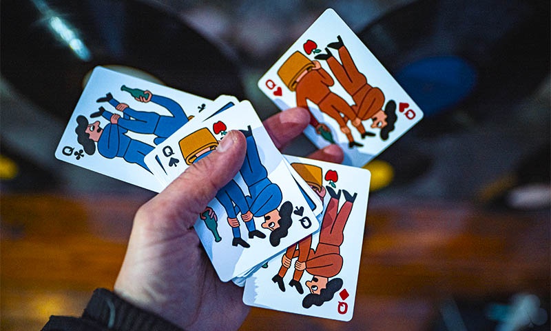 Henry & Sally • Buy playing cards & magic props